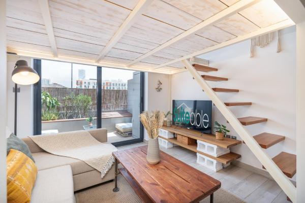 Unique Loft With Smart Working Station - Dubai