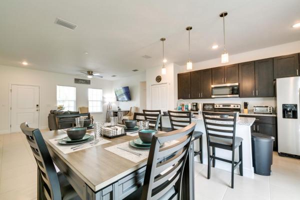 Bright, Pet-friendly Home: 16 Mi To Downtown Ocala