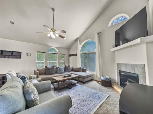173 Buffalo Drive Townhouse - 실버쏜