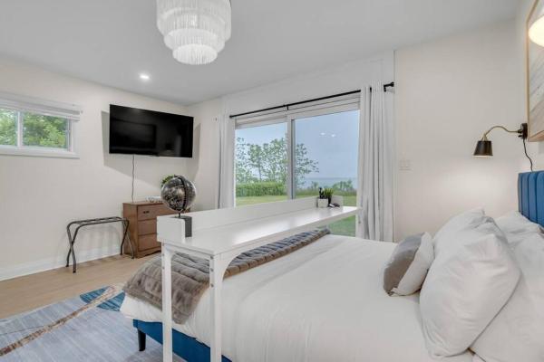 Charming Lakeside Breeze By The Lake - Port Hope