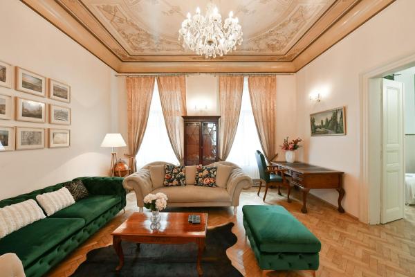 Stunning Charles Bridge Apartment - Prague