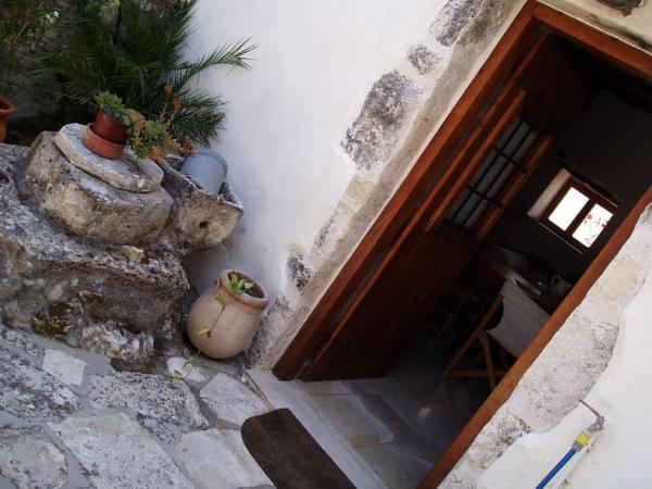 Small Traditional House - Kea