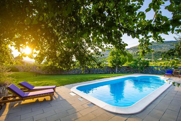 Villa Ume - Heated Pool, Sauna, Volleyball Court - Dugi Rat