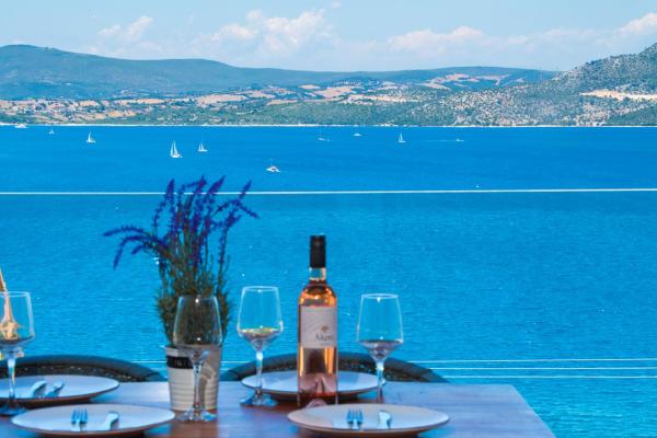 Sky View Maisonette - Shared Pool Access - Lefkada