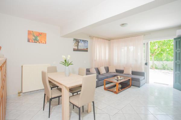 Gianνs Home - Leucade