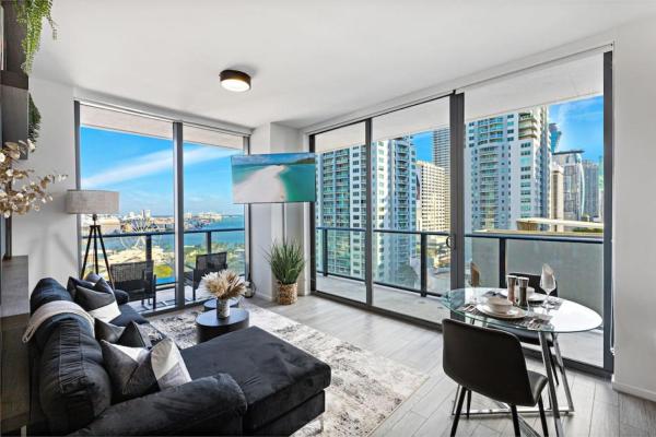 Corner Condo W/ Unrivaled Views - Miami
