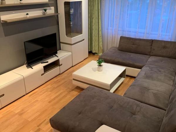 Lovely 3 Bedroom Flat With Parking Place - Cluj-Napoca