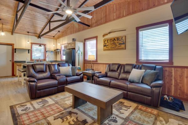 Lakefront Bull Shoals Cabin Rental Pets Welcome! - Bull Shoals, AR