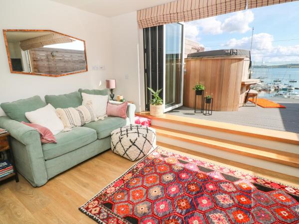 16 Arwenack Street - St Mawes