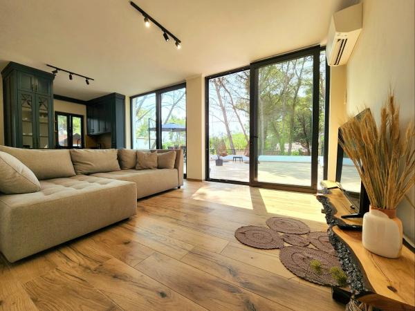 Pinetrees Penthouse @ The Beach - Durres