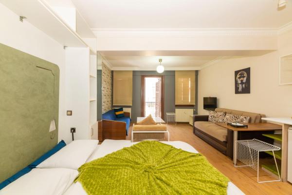 Taksim Full House - Istanbul