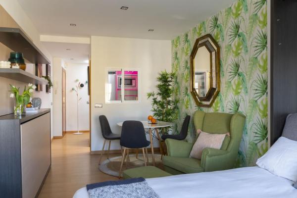 Cozy Studio Overlooking Pedro Zerolo Square - Chamartín