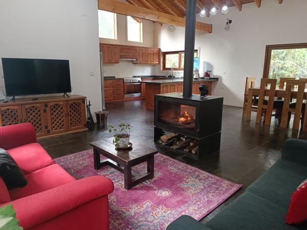 Casa Con Quincho Y Piscina Privados - Provincia de Neuquén