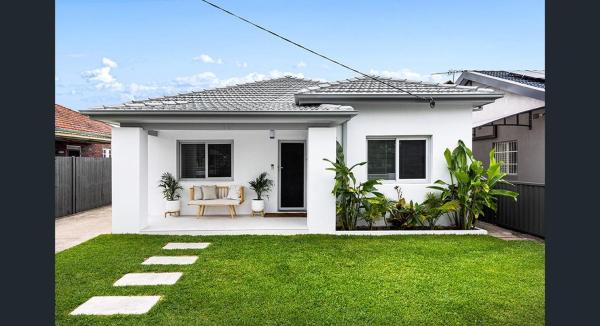 Small Room B Of South Bay Beach And Airport - Strathfield