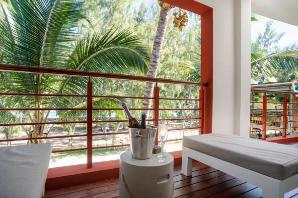 Blue Coral Beachfront Penthouse - Mauritius