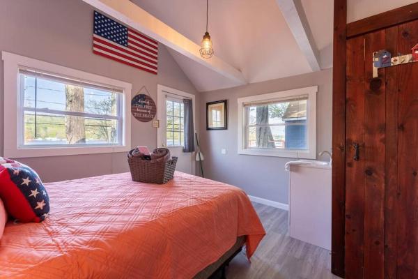 Adorable Cottage With Stunning Lake Views - Wolfeboro, NH