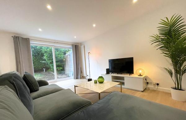 Contemporary-styled 3-bed House - High Wycombe