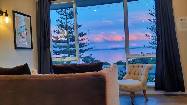 Captains On The Seafront - Winter Fire - Stunning Sea Views- 4br 2bth - Large Waterfront - Kangaroo Island