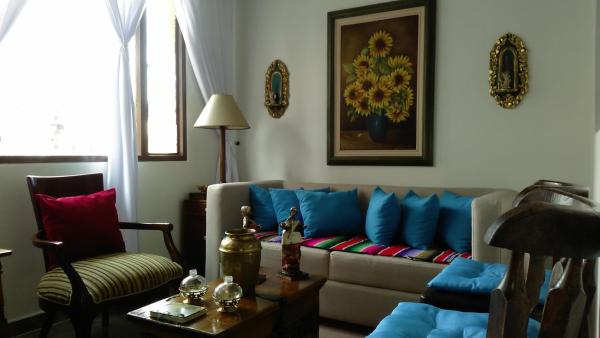 Habitación Con Baño Privado En Sector Turístico - Bogotá