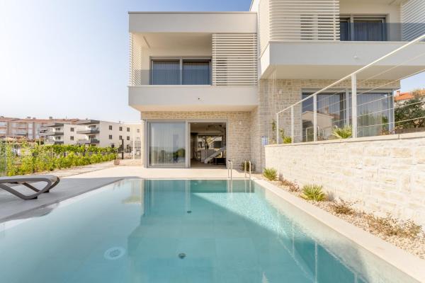 Luxury Semidetached Villa Smokva 1 - Near The Center And Sea - By Traveler Tourist Agency Krk - Krk