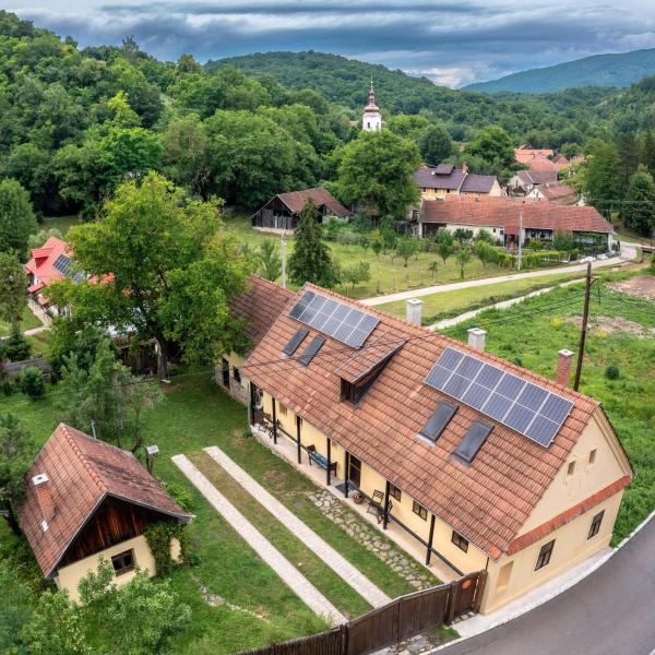 Zuzmó Guesthouse, Jósvafő, Aggtelek National Park - Stylish 150 Year Old Farmhouse For 10 Guests - Aggtelek