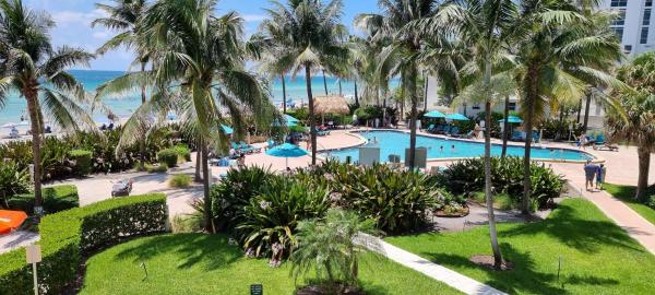 New Luxury Apartment 2br 2ba Direct Beach Access - Hollywood, FL