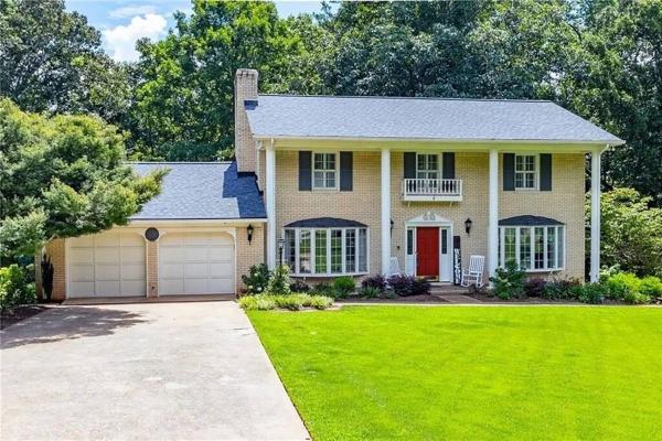 Southern Home And Fishing Lake. - Gainesville, GA