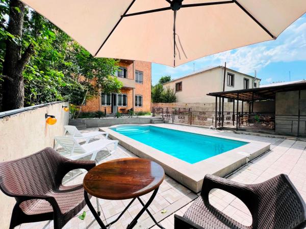 Awesome Large 3 Floor Villa Dilijan , 8 Bedrooms+4.5 Bathrooms+swimming Pool, Nice Mountain View - 亞美尼亞