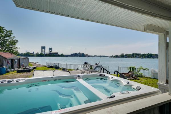 Weymouth Waterfront Getaway With Swim Spa And Hot Tub - Boston, MA
