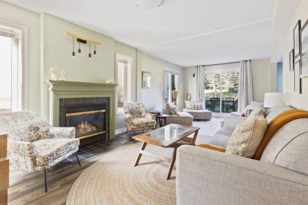 3br Bright Mountain View Condo At Blue On Monterra - Collingwood