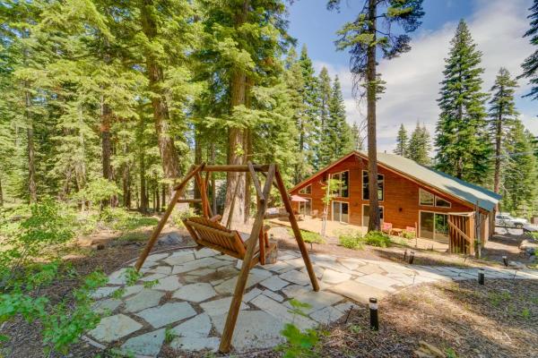 Tahoe Donner Mountain Cabin Surrounded By Forest! - Truckee, CA