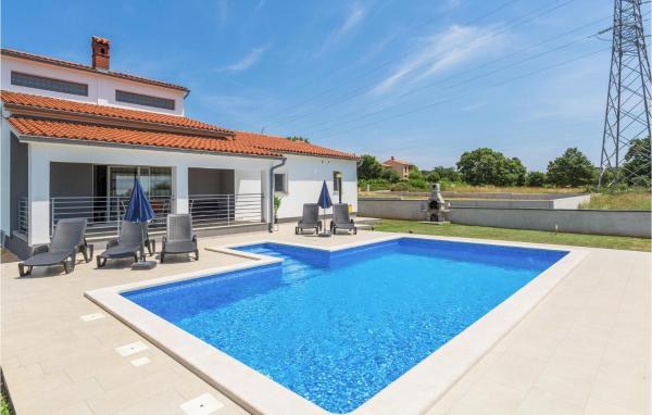 3 Bedroom Gorgeous Home In Galizana - Pula