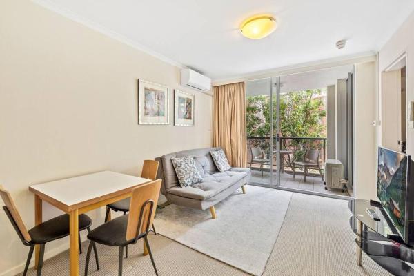 Chippendale Apartment With Pool, Gym And Balcony Self Catering - Sydney