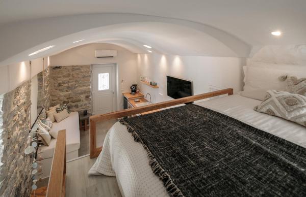"Voras Luxury Cave Loft" - Naxos