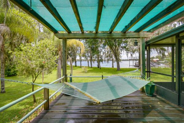 Waterfront Georgetown Retreat On Lake George! - Crescent City, FL