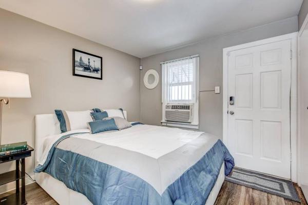 Downtown Olde Town Arvada- Across From Light Rail - Arvada, CO