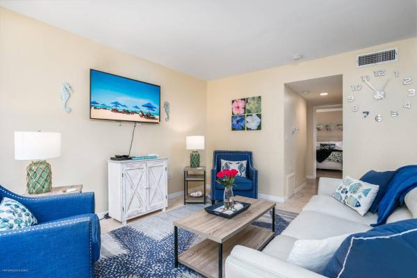 Walk To Crescent Beach | Lanai Bay Views | Heated Pool | Ground Floor | Private Fishing Pier - Siesta Key, FL