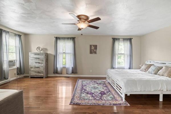 Hot Tub! Lrg Home! Sleeps 22!near Ithaca! Dogs Ok - Ithaca, NY