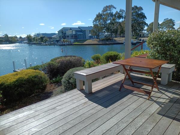 The View - Captains Cove Waterfront Resort - Paynesville