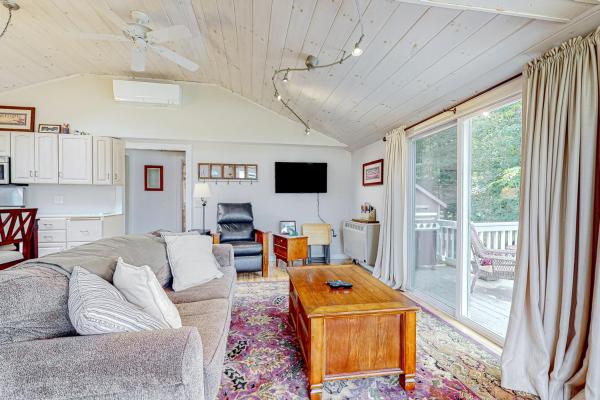 Crystal Lake Cottage - Pittsfield, NH