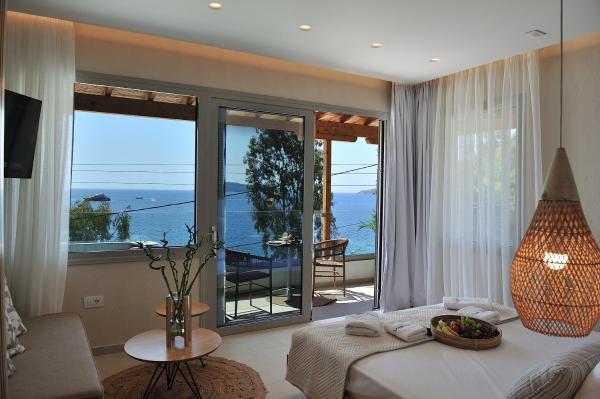 Salty Wave Suites - Skiathos