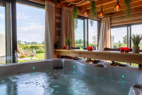 De Luxe Overkapping - 블리싱건