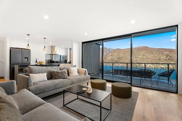 Contemporary & Picturesque - 4 Bedroom House - Queenstown