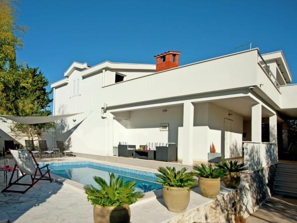 Holiday Home In Okrug Gornji Near The Sea - Arbanija