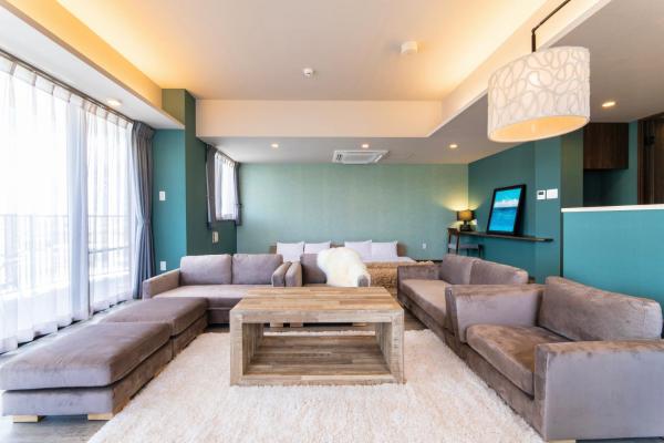 Breaky Hotel - Okinawa