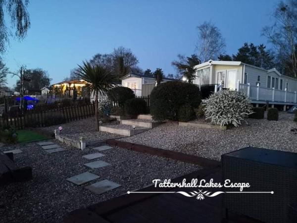 Meridian Tattershall Lakes Escape - Lakeside Lodge Caravan With A Fishing Peg Luxury Hot Tub - Woodhall Spa