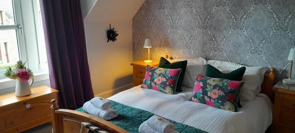Strome Lodge - Loch Ness