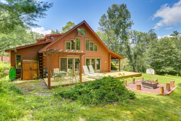 1 Mi To River Cabin With Fire Pit In Milanville! - Beach Lake, PA