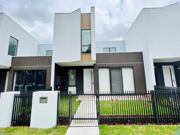 Austral Newly Built Modern 3 Br Home - Saint Andrews