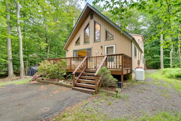 Lake Access And Decks Pet-friendly Poconos Cabin! - Arrowhead Lake, PA